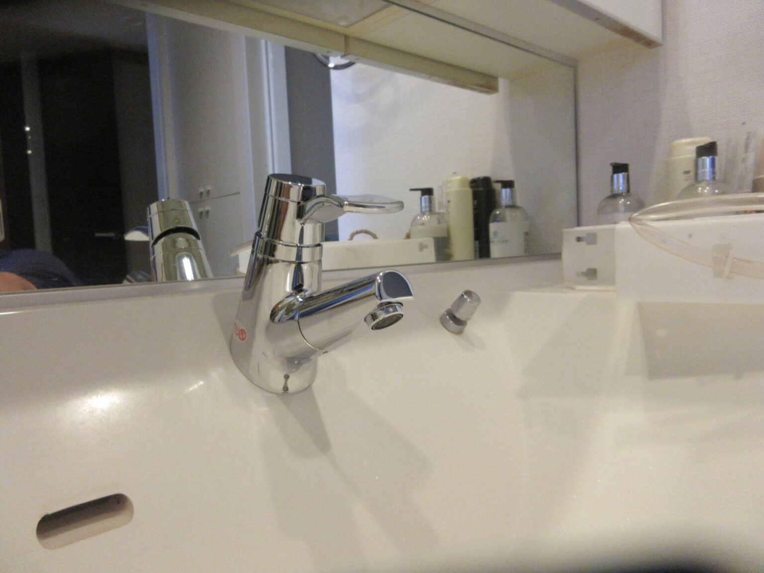 パナソニック洗面台についているDAELIM水栓の水漏れと水栓交換 | 洗濯埋め込み水栓修理と交換の水道工事エコライフ