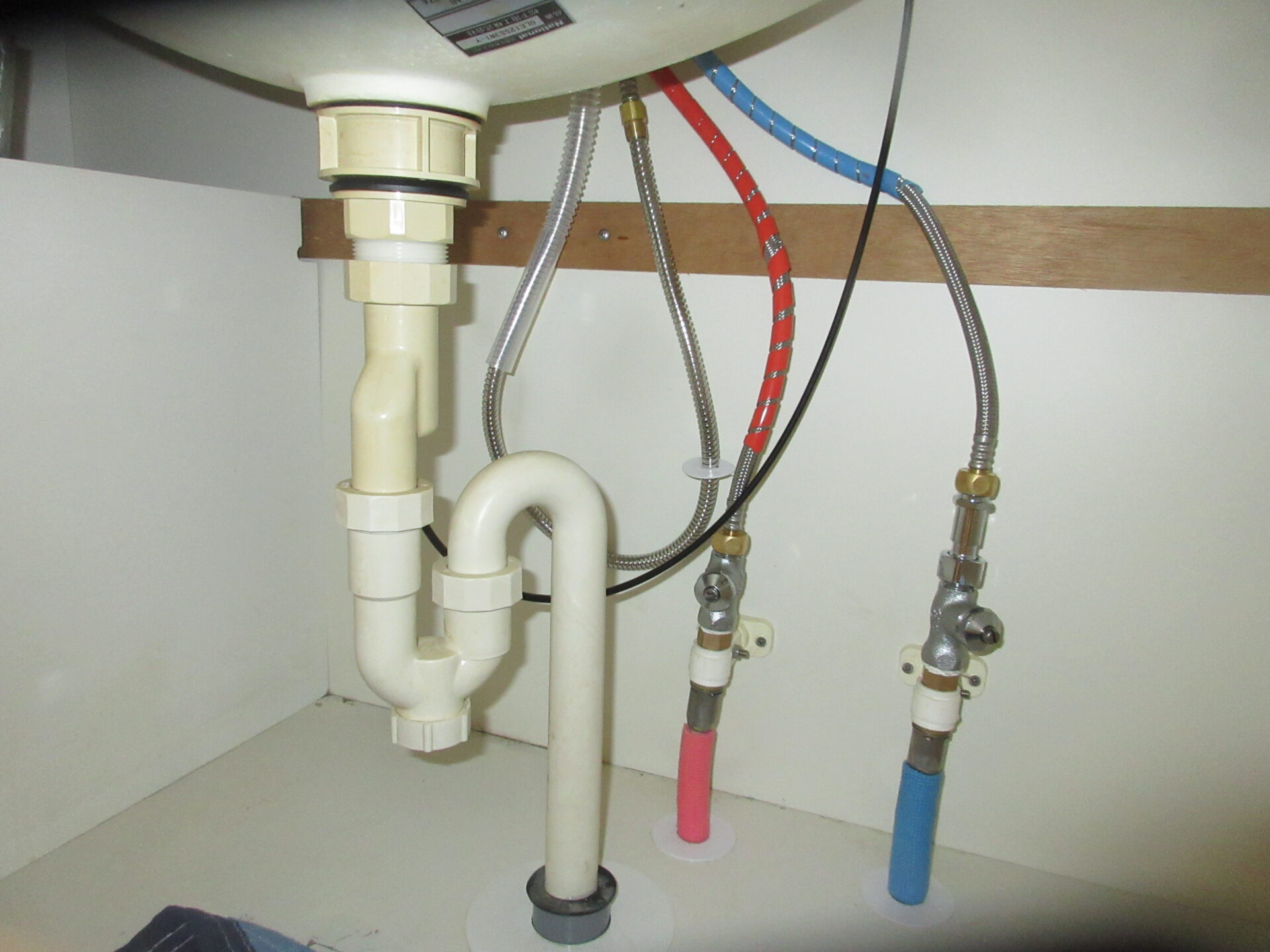 パナソニック洗面台についているDAELIM水栓の水漏れと水栓交換 | 洗濯埋め込み水栓修理と交換の水道工事エコライフ